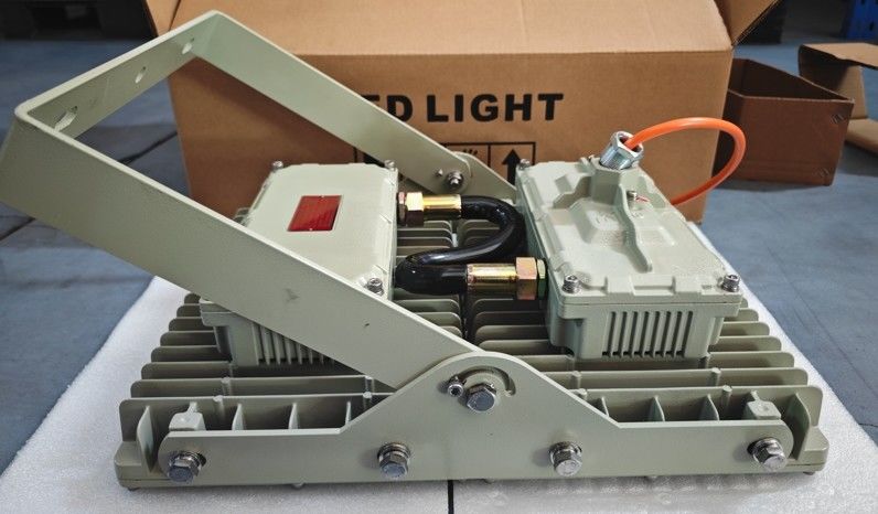 300W IP66 Industrial Lighting Fixture Ceiling Mounted Efficiency 130lm ...