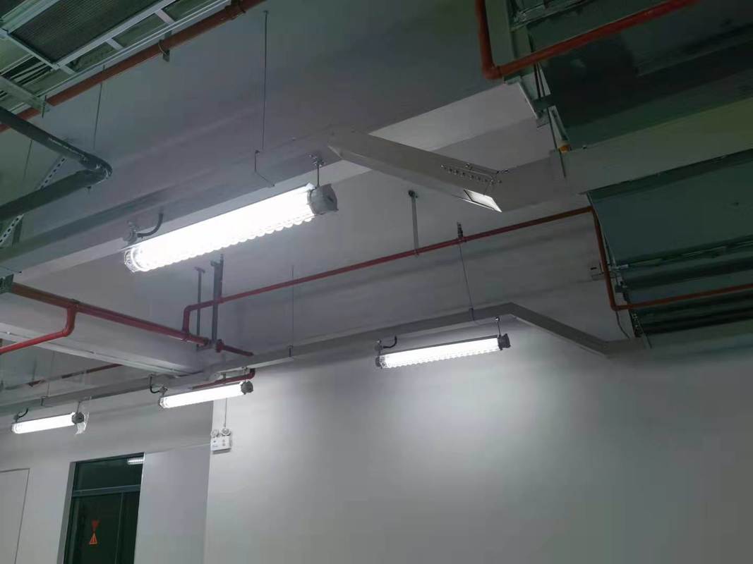 ATEX Explosion proof LED Linear Light Fixture 100lm/w IP66 For Wet Environments Zone 21 and 22 ...