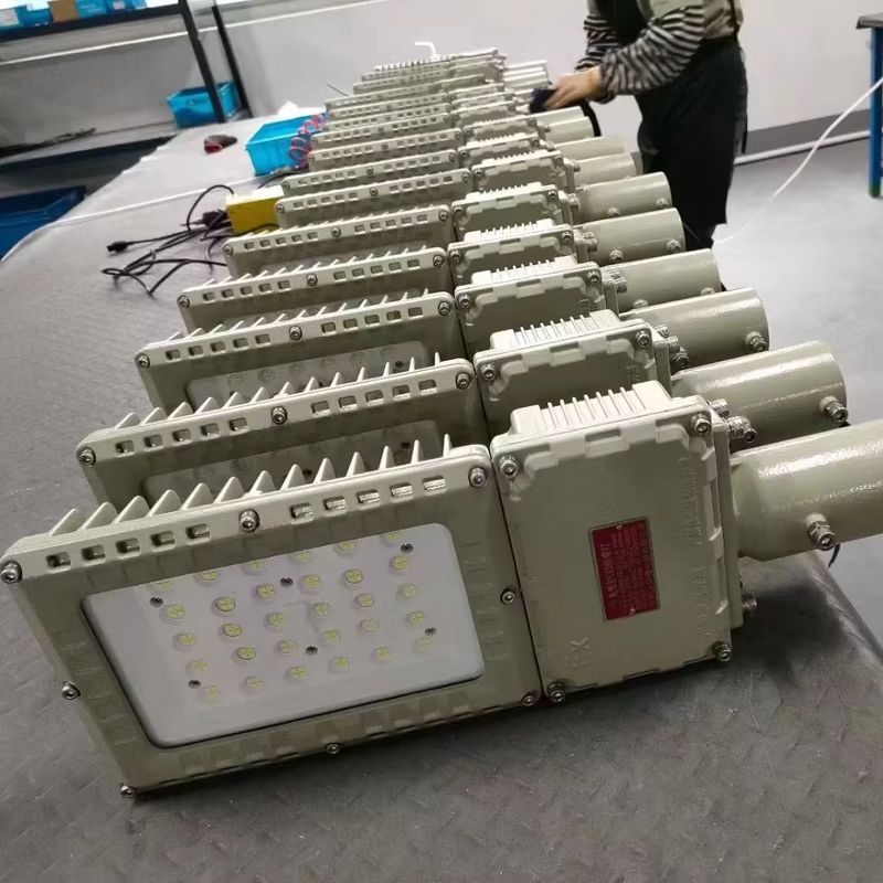 Pharmaceutical Industries Spark-proof Light Projector with Spark-proof ...