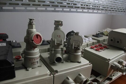 Ex Mark Ex Tb IIIC T80°C Db Blast Proof Plug and Socket Number Of Wires ...