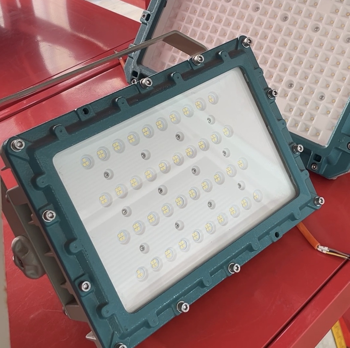 ATEX/IECEx Explosion‑Proof LED Flood Light – 50 W, 150 W & 200 W, IP66 Waterproof for Zone 1/2 ...