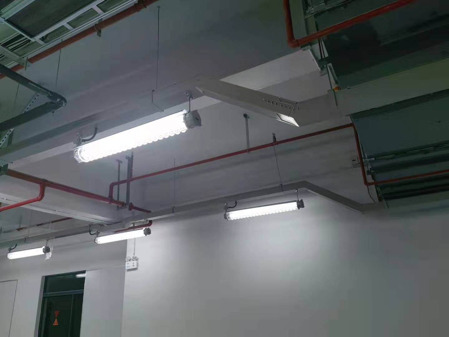 ATEX Explosion proof LED Linear Light Fixture 100lm/w IP66 For Wet ...